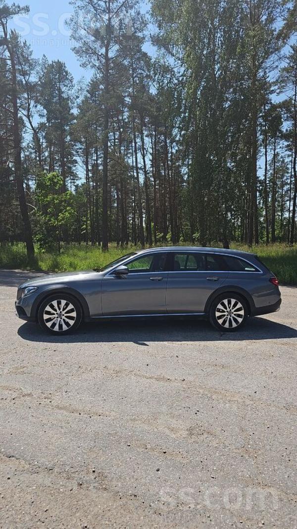 Grey Mercedes-Benz E 220 2018 in Riga, with an engine capacity of 2.00 L and mileage of 138 thousand km for 22000 €, photo 5 on AUTOMOTO.COM.LV