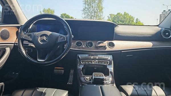 Grey Mercedes-Benz E 220 2018 in Riga, with an engine capacity of 2.00 L and mileage of 138 thousand km for 22000 €, photo 9 on AUTOMOTO.COM.LV