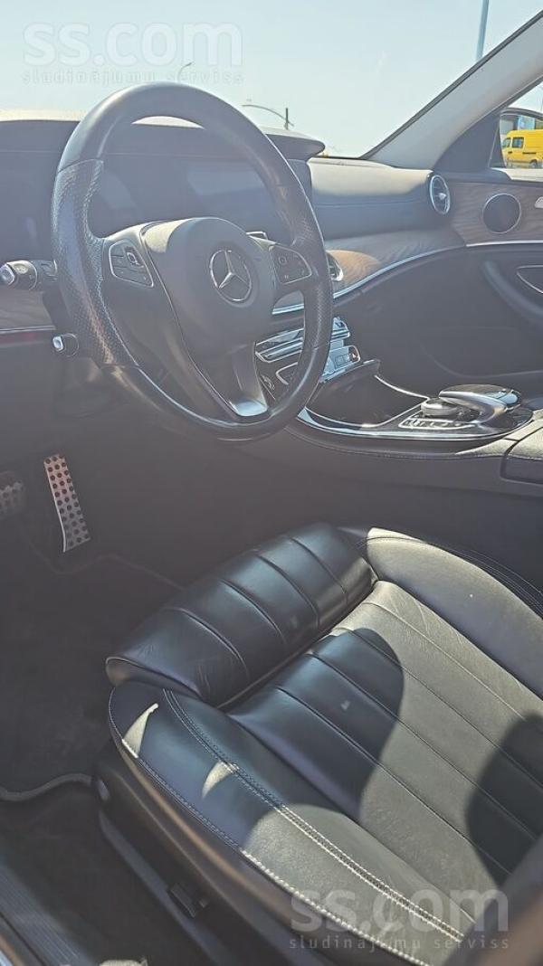 Grey Mercedes-Benz E 220 2018 in Riga, with an engine capacity of 2.00 L and mileage of 138 thousand km for 22000 €, photo 10 on AUTOMOTO.COM.LV