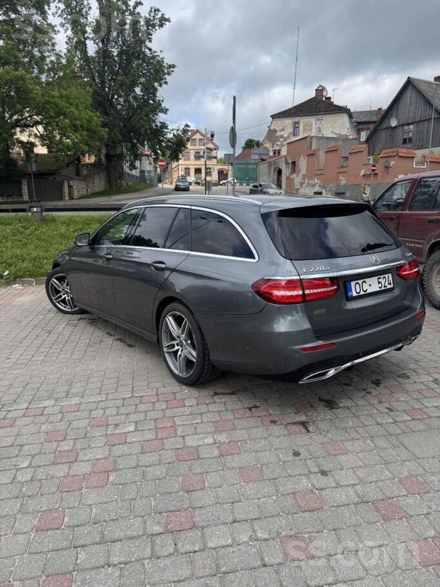 Grey Mercedes-Benz E 220 2018 in Cesis, with an engine capacity of 2.00 L and mileage of 197 thousand km for 20700 €, photo 4 on AUTOMOTO.COM.LV