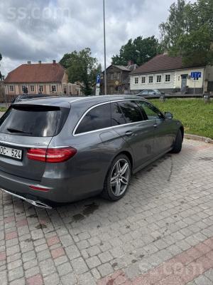 Grey Mercedes-Benz E 220 2018 in Cesis, with an engine capacity of 2.00 L and mileage of 197 thousand km for 20700 €, photo 6 on AUTOMOTO.COM.LV