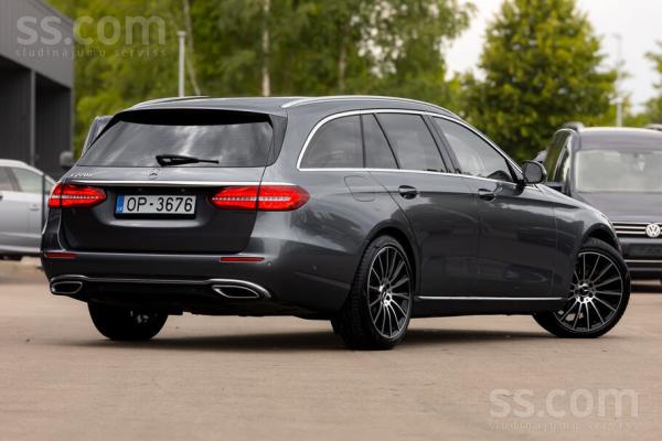 Grey Mercedes-Benz E 220 2018 in Jelgava, with an engine capacity of 2.00 L and mileage of 0 thousand km for 15700 €, photo 3 on AUTOMOTO.COM.LV
