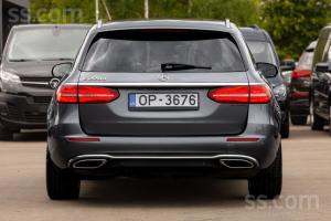 Серый Мерседес E 220 2018 в Елгава, объемом двигателя 2.00 л и пробегом 0 тыс. км за 15700 €, фото 5 на AUTOMOTO.COM.LV