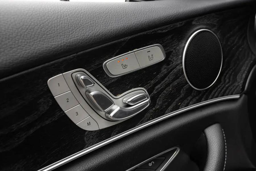 Серый Мерседес E 220 2018 в Елгава, объемом двигателя 2.00 л и пробегом 276 тыс. км за 15700 €, фото 19 на AUTOMOTO.COM.LV