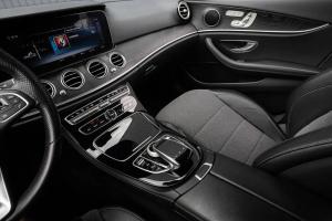 Серый Мерседес E 220 2018 в Елгава, объемом двигателя 2.00 л и пробегом 276 тыс. км за 15700 €, фото 23 на AUTOMOTO.COM.LV