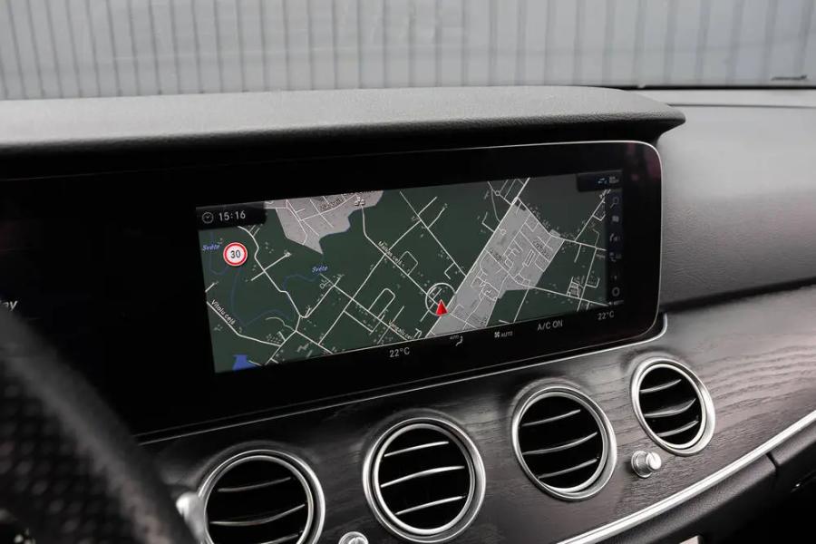 Серый Мерседес E 220 2018 в Елгава, объемом двигателя 2.00 л и пробегом 276 тыс. км за 15700 €, фото 27 на AUTOMOTO.COM.LV