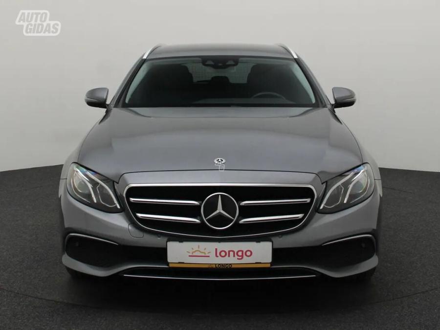 Серый Мерседес E 220 2019 в Вильнюс, объемом двигателя 2.00 л и пробегом 240 тыс. км за 19599 €, фото 4 на AUTOMOTO.COM.LV