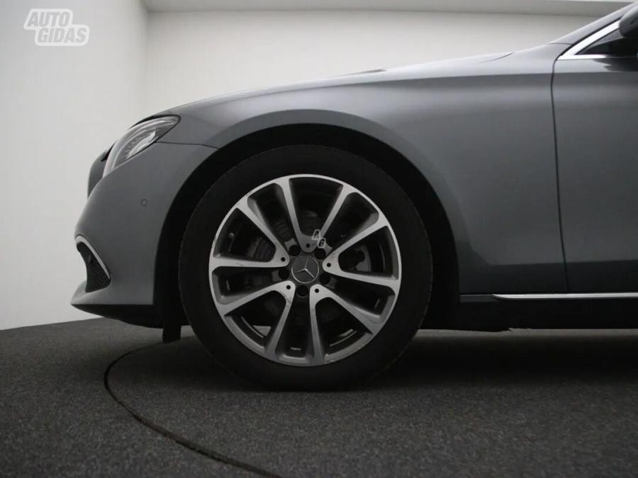 Серый Мерседес E 220 2019 в Вильнюс, объемом двигателя 2.00 л и пробегом 240 тыс. км за 19599 €, фото 29 на AUTOMOTO.COM.LV