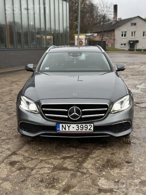 Серый Мерседес E 220 2019 в Талси, объемом двигателя 2.20 л и пробегом 244 тыс. км за 21000 €, фото 1 на AUTOMOTO.COM.LV