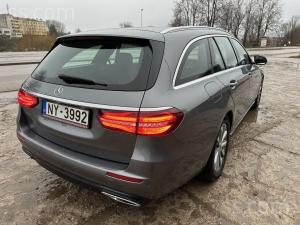 Серый Мерседес E 220 2019 в Талси, объемом двигателя 2.20 л и пробегом 244 тыс. км за 21000 €, фото 4 на AUTOMOTO.COM.LV