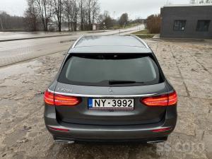 Серый Мерседес E 220 2019 в Талси, объемом двигателя 2.20 л и пробегом 244 тыс. км за 21000 €, фото 5 на AUTOMOTO.COM.LV