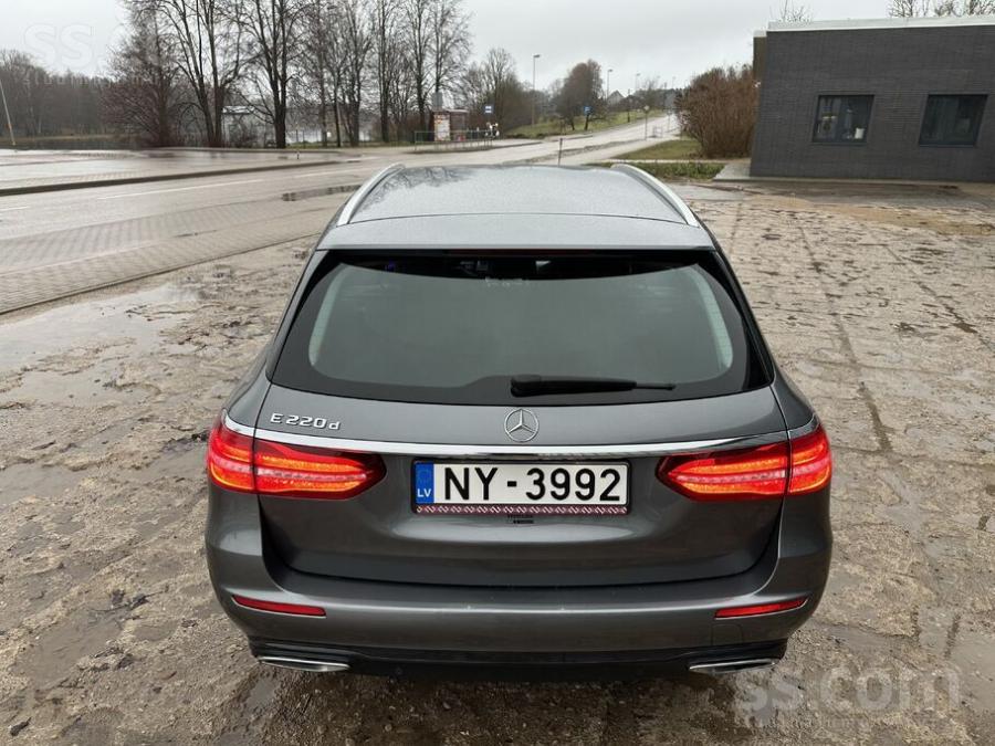 Серый Мерседес E 220 2019 в Талси, объемом двигателя 2.20 л и пробегом 244 тыс. км за 21000 €, фото 5 на AUTOMOTO.COM.LV
