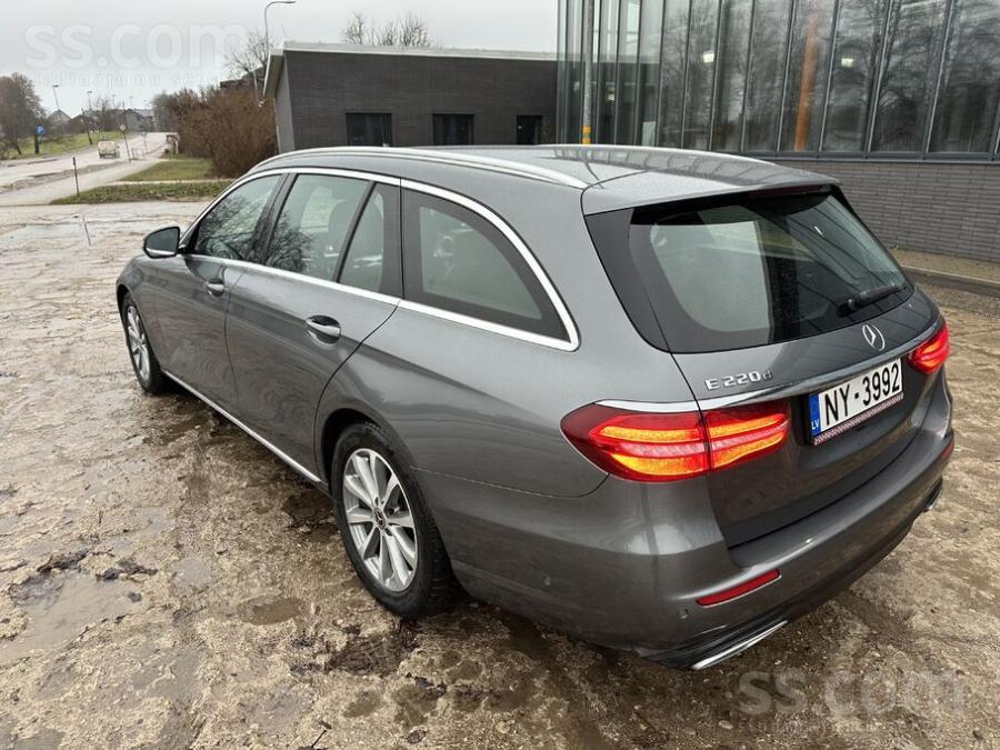 Серый Мерседес E 220 2019 в Талси, объемом двигателя 2.20 л и пробегом 244 тыс. км за 21000 €, фото 6 на AUTOMOTO.COM.LV