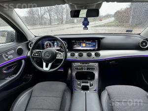Серый Мерседес E 220 2019 в Талси, объемом двигателя 2.20 л и пробегом 244 тыс. км за 21000 €, фото 12 на AUTOMOTO.COM.LV