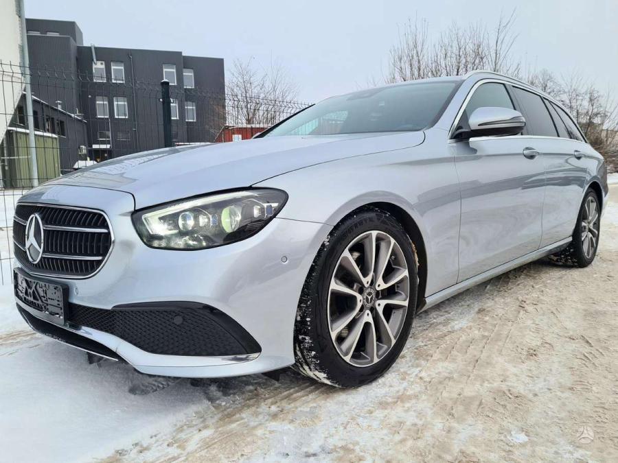 Grey Mercedes-Benz E 220 2020 in Kaunas, with an engine capacity of 2.00 L and mileage of 400 thousand km for 14700 €, photo 3 on AUTOMOTO.COM.LV