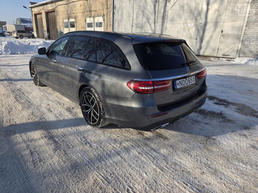 Pelēks Mercedes-Benz E 220 2020 Kauņa, ar dzinēja tilpumu 2.00 L un nobraukumu 262 tūkst. km par 25000 €, foto 4 vietnē AUTOMOTO.COM.LV