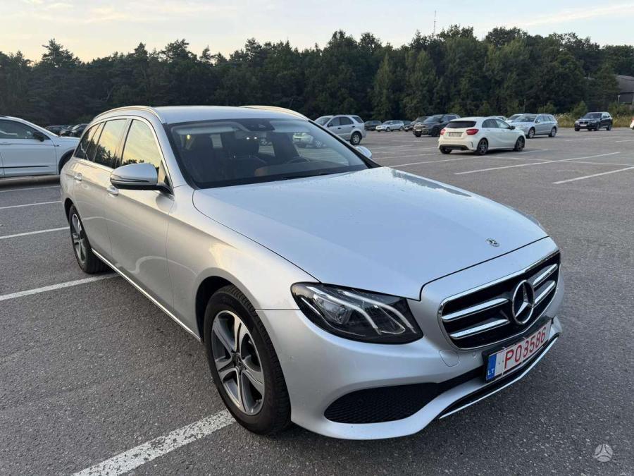 Grey Mercedes-Benz E 220 2020 in Vilnius, with an engine capacity of 1.95 L and mileage of 176 thousand km for 14600 €, photo 1 on AUTOMOTO.COM.LV