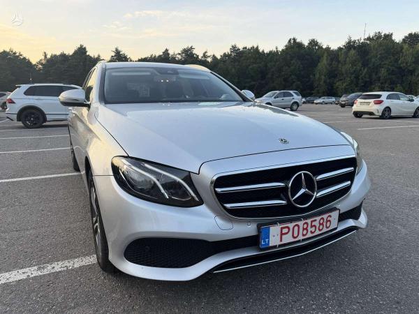 Серый Мерседес E 220 2020 в Вильнюс, объемом двигателя 1.95 л и пробегом 176 тыс. км за 14600 €, фото 5 на AUTOMOTO.COM.LV
