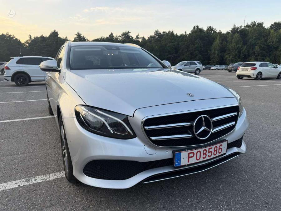 Grey Mercedes-Benz E 220 2020 in Vilnius, with an engine capacity of 1.95 L and mileage of 176 thousand km for 14600 €, photo 6 on AUTOMOTO.COM.LV