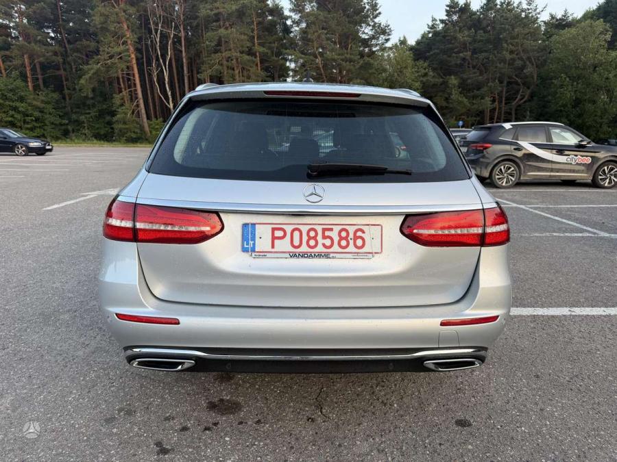 Grey Mercedes-Benz E 220 2020 in Vilnius, with an engine capacity of 1.95 L and mileage of 176 thousand km for 14600 €, photo 10 on AUTOMOTO.COM.LV