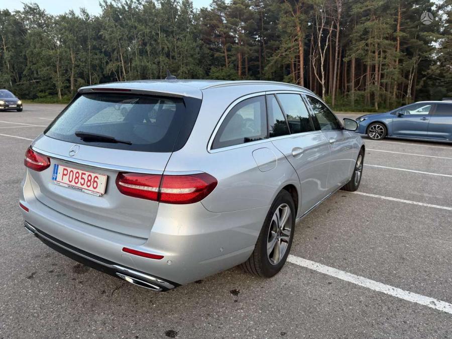 Grey Mercedes-Benz E 220 2020 in Vilnius, with an engine capacity of 1.95 L and mileage of 176 thousand km for 14600 €, photo 11 on AUTOMOTO.COM.LV