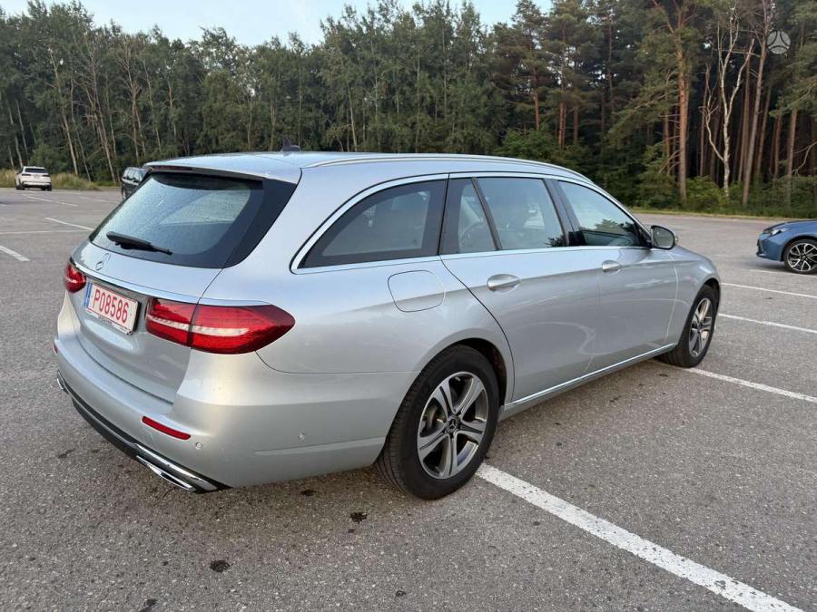 Grey Mercedes-Benz E 220 2020 in Vilnius, with an engine capacity of 1.95 L and mileage of 176 thousand km for 14600 €, photo 12 on AUTOMOTO.COM.LV