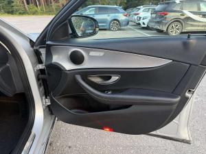 Grey Mercedes-Benz E 220 2020 in Vilnius, with an engine capacity of 1.95 L and mileage of 176 thousand km for 14600 €, photo 16 on AUTOMOTO.COM.LV