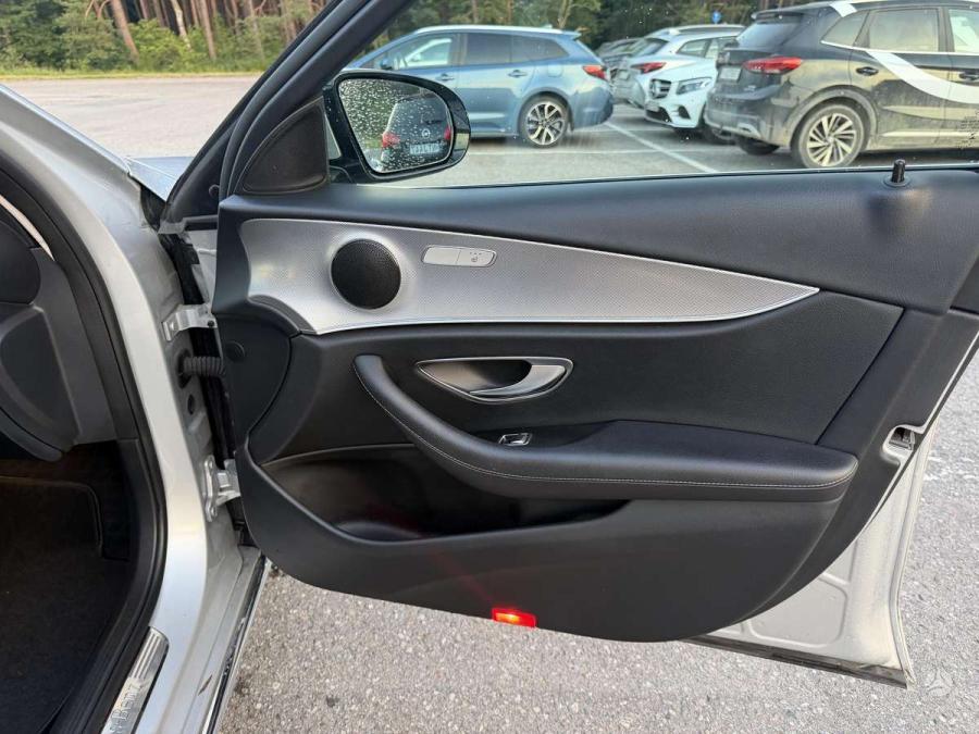 Grey Mercedes-Benz E 220 2020 in Vilnius, with an engine capacity of 1.95 L and mileage of 176 thousand km for 14600 €, photo 16 on AUTOMOTO.COM.LV