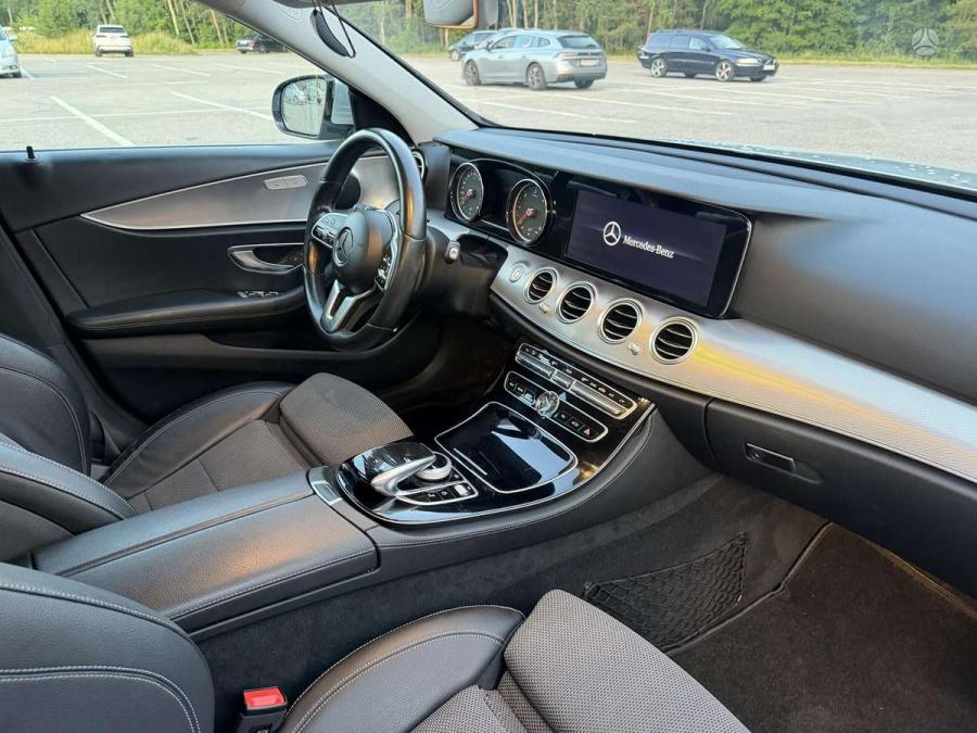 Grey Mercedes-Benz E 220 2020 in Vilnius, with an engine capacity of 1.95 L and mileage of 176 thousand km for 14600 €, photo 17 on AUTOMOTO.COM.LV