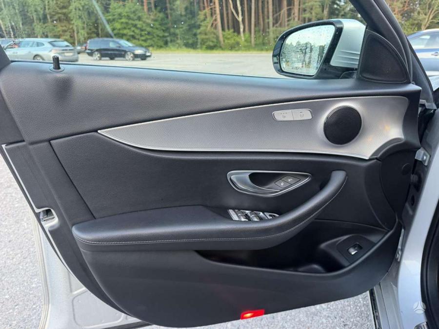 Grey Mercedes-Benz E 220 2020 in Vilnius, with an engine capacity of 1.95 L and mileage of 176 thousand km for 14600 €, photo 18 on AUTOMOTO.COM.LV