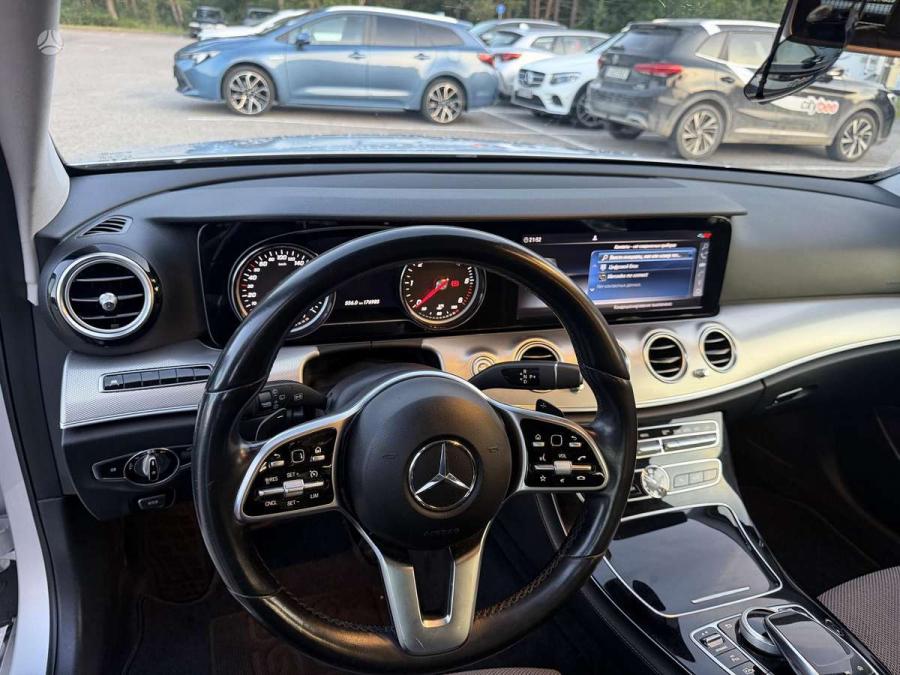 Grey Mercedes-Benz E 220 2020 in Vilnius, with an engine capacity of 1.95 L and mileage of 176 thousand km for 14600 €, photo 22 on AUTOMOTO.COM.LV
