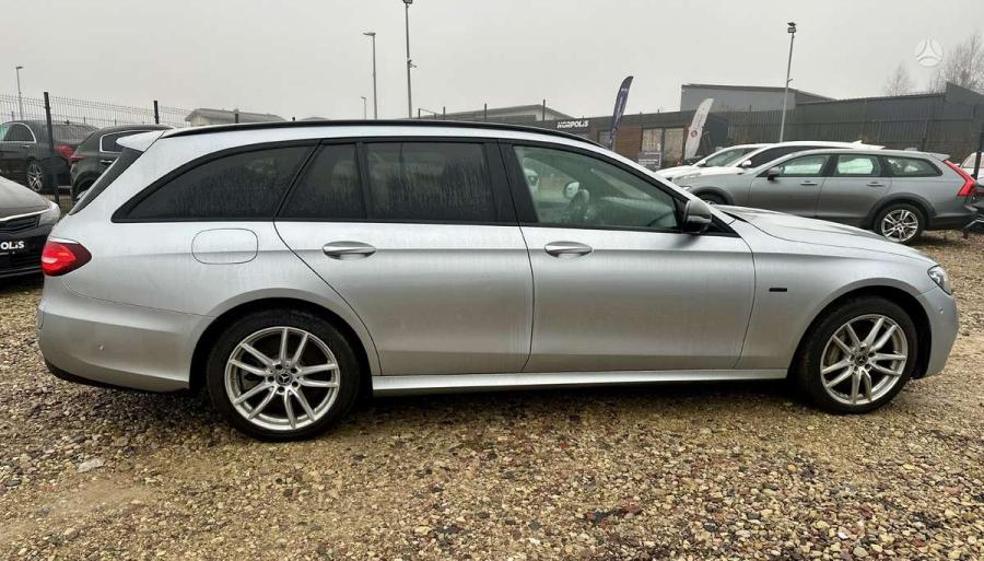 Grey Mercedes-Benz E 220 2021 in Vilnius, with an engine capacity of 1.95 L and mileage of 392 thousand km for 15500 €, photo 4 on AUTOMOTO.COM.LV