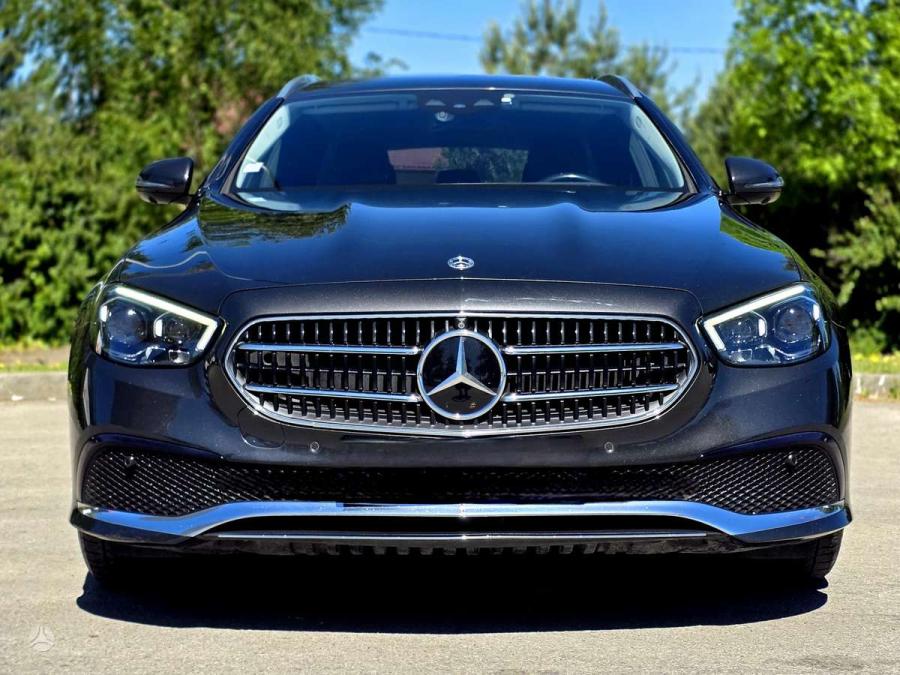 Pelēks Mercedes-Benz E 220 2021 Tauragė, ar dzinēja tilpumu 1.95 L un nobraukumu 320 tūkst. km par 17300 €, foto 3 vietnē AUTOMOTO.COM.LV