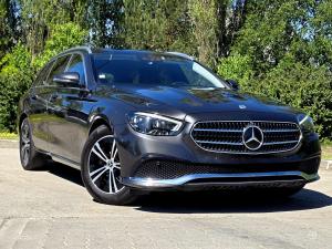 Pelēks Mercedes-Benz E 220 2021 Tauragė, ar dzinēja tilpumu 1.95 L un nobraukumu 320 tūkst. km par 17300 €, foto 4 vietnē AUTOMOTO.COM.LV