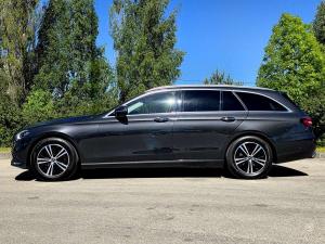 Pelēks Mercedes-Benz E 220 2021 Tauragė, ar dzinēja tilpumu 1.95 L un nobraukumu 320 tūkst. km par 17300 €, foto 9 vietnē AUTOMOTO.COM.LV