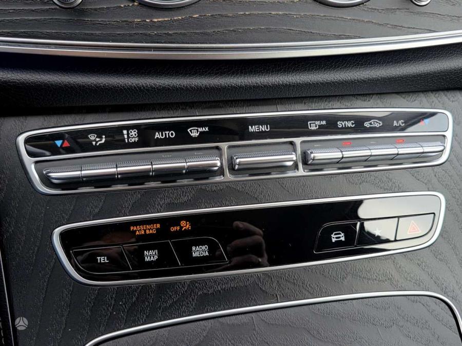 Pelēks Mercedes-Benz E 220 2021 Tauragė, ar dzinēja tilpumu 1.95 L un nobraukumu 320 tūkst. km par 17300 €, foto 50 vietnē AUTOMOTO.COM.LV