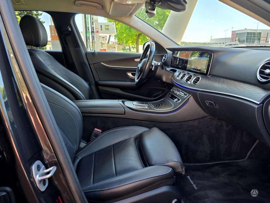 Pelēks Mercedes-Benz E 220 2021 Tauragė, ar dzinēja tilpumu 1.95 L un nobraukumu 320 tūkst. km par 17300 €, foto 13 vietnē AUTOMOTO.COM.LV