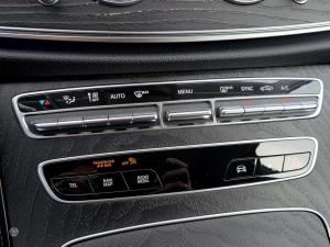 Pelēks Mercedes-Benz E 220 2021 Tauragė, ar dzinēja tilpumu 1.95 L un nobraukumu 320 tūkst. km par 17300 €, foto 51 vietnē AUTOMOTO.COM.LV