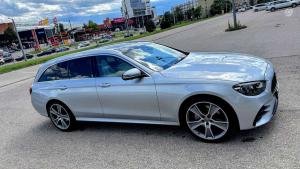Серый Мерседес E 220 2021 в Вильнюс, объемом двигателя 2.00 л и пробегом 92 тыс. км за 34500 €, фото 6 на AUTOMOTO.COM.LV