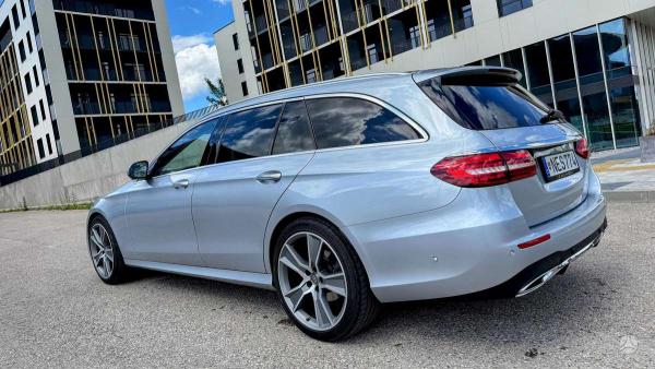 Grey Mercedes-Benz E 220 2021 in Vilnius, with an engine capacity of 2.00 L and mileage of 92 thousand km for 34500 €, photo 10 on AUTOMOTO.COM.LV