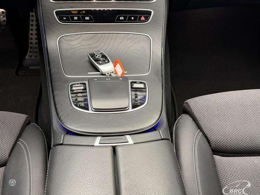 Серый Мерседес E 220 2022 в Вильнюс, объемом двигателя 1.99 л и пробегом 176 тыс. км за 23000 €, фото 20 на AUTOMOTO.COM.LV