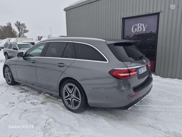 Grey Mercedes-Benz E 220 2023 in Taurage, with an engine capacity of 2.00 L and mileage of 202 thousand km for 26499 €, photo 6 on AUTOMOTO.COM.LV