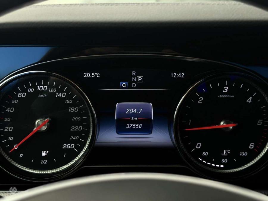 Sarkans Mercedes-Benz E 220 2018 Viļņa, ar dzinēja tilpumu 1.95 L un nobraukumu 43 tūkst. km par 29999 €, foto 24 vietnē AUTOMOTO.COM.LV