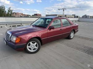 Red Mercedes-Benz E 220 1993 in Vilnius, with an engine capacity of 2.20 L and mileage of 205 thousand km for 6200 €, photo 3 on AUTOMOTO.COM.LV