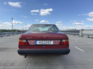 Red Mercedes-Benz E 220 1993 in Vilnius, with an engine capacity of 2.20 L and mileage of 205 thousand km for 6200 €, photo 11 on AUTOMOTO.COM.LV