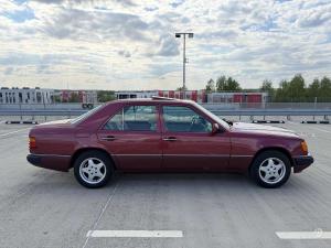Red Mercedes-Benz E 220 1993 in Vilnius, with an engine capacity of 2.20 L and mileage of 205 thousand km for 6200 €, photo 13 on AUTOMOTO.COM.LV