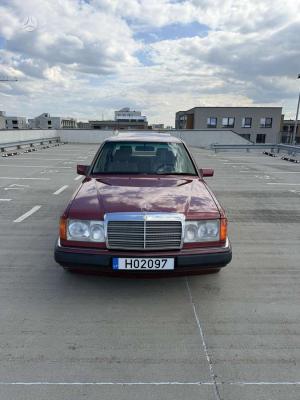 Red Mercedes-Benz E 220 1993 in Vilnius, with an engine capacity of 2.20 L and mileage of 205 thousand km for 6200 €, photo 16 on AUTOMOTO.COM.LV