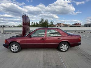 Red Mercedes-Benz E 220 1993 in Vilnius, with an engine capacity of 2.20 L and mileage of 205 thousand km for 6200 €, photo 21 on AUTOMOTO.COM.LV