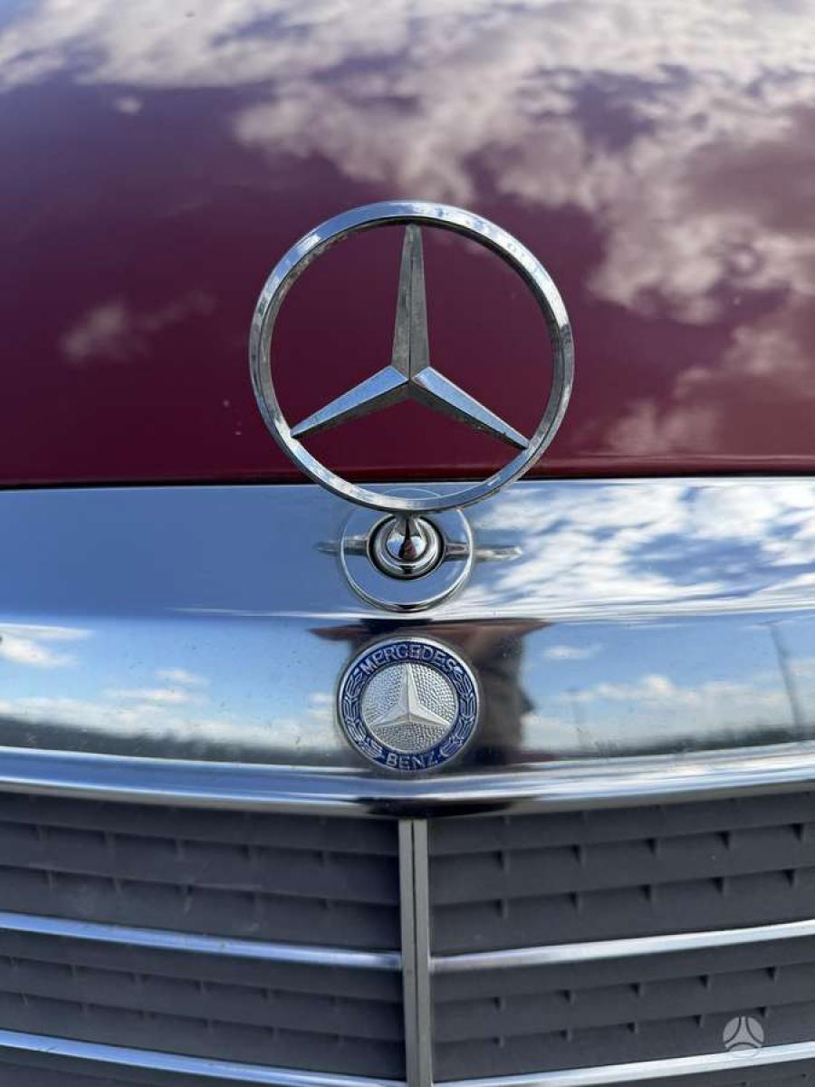 Red Mercedes-Benz E 220 1993 in Vilnius, with an engine capacity of 2.20 L and mileage of 205 thousand km for 6200 €, photo 22 on AUTOMOTO.COM.LV