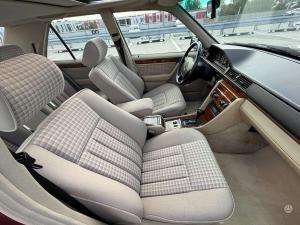 Red Mercedes-Benz E 220 1993 in Vilnius, with an engine capacity of 2.20 L and mileage of 205 thousand km for 6200 €, photo 31 on AUTOMOTO.COM.LV